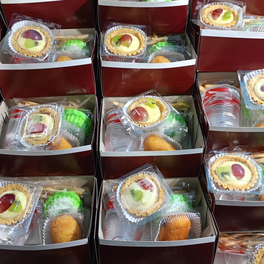 Jual **PREMIUM SNACK BOX** | PaDi UMKM