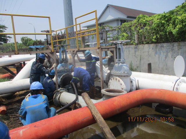 Jual Penanganan Kebocoran Pipa Solar Area Depan Rumah Pompa Bandaran ...
