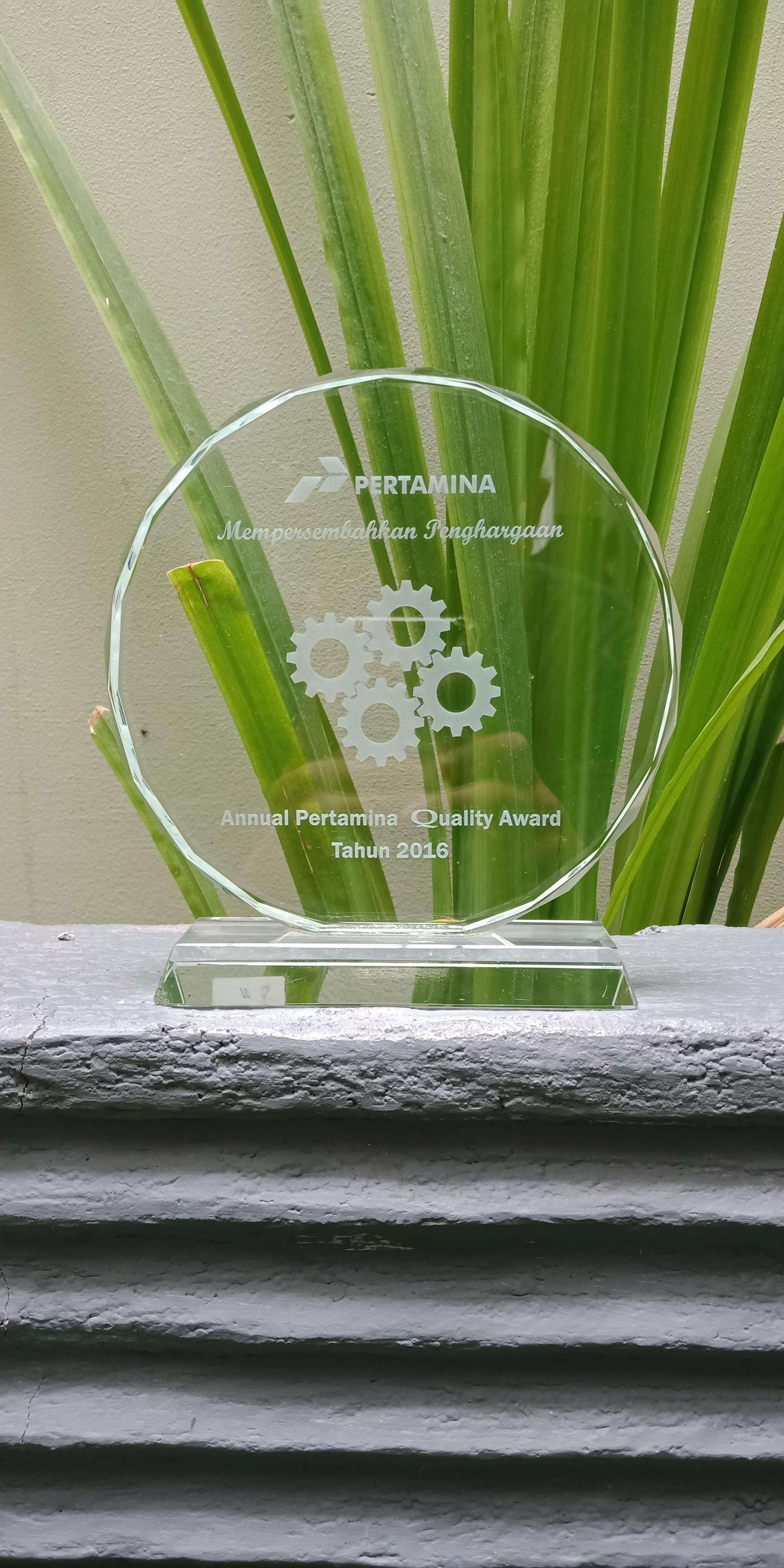 Jual Plakat Bulat Krystal | PaDi UMKM