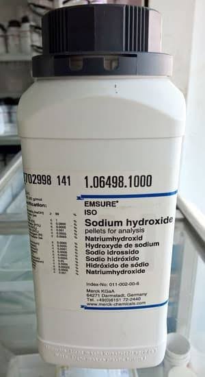 Jual Sodium Hydroxide Natrium Hidroksida NaOH Pro Analis | PaDi UMKM