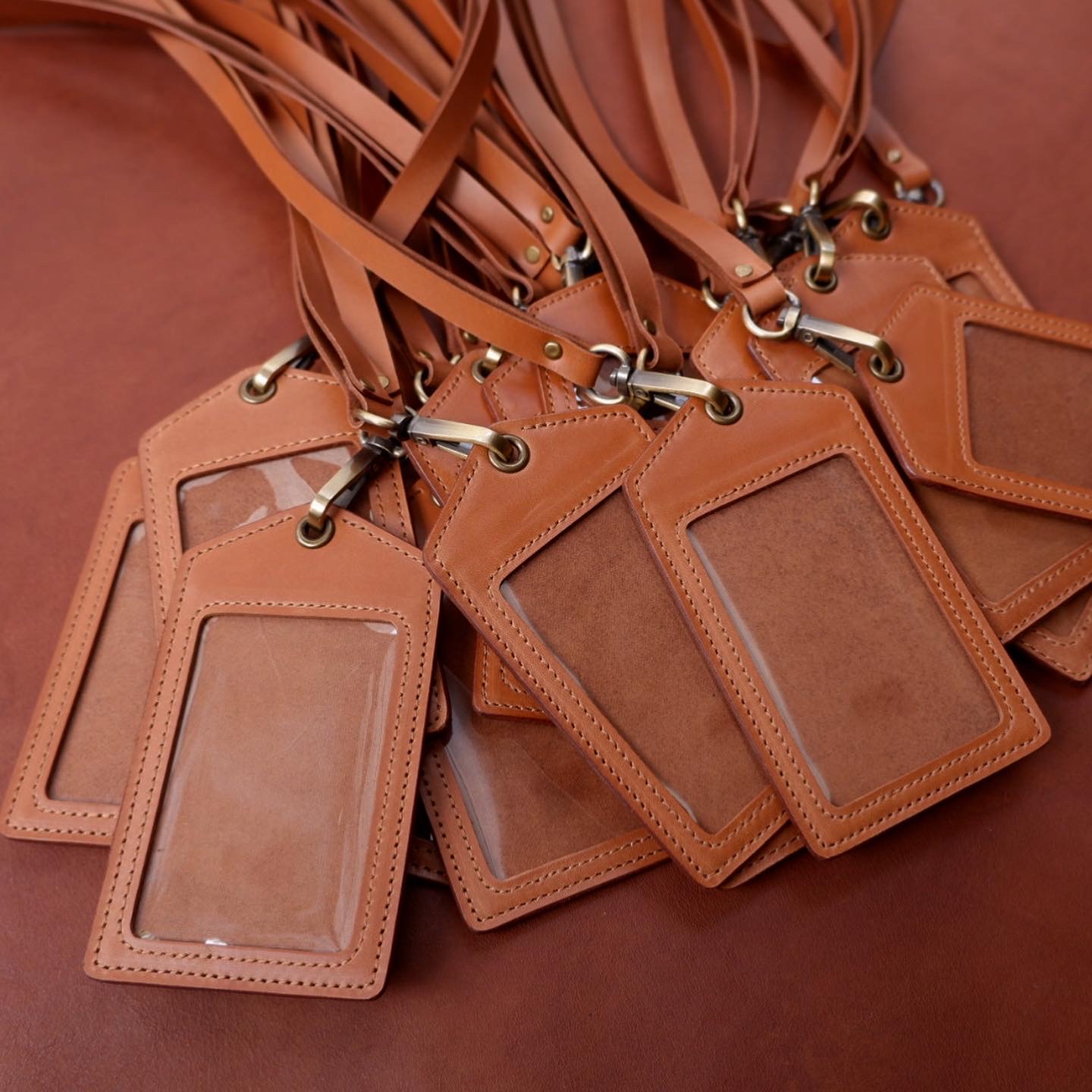 Jual id card holder | PaDi UMKM